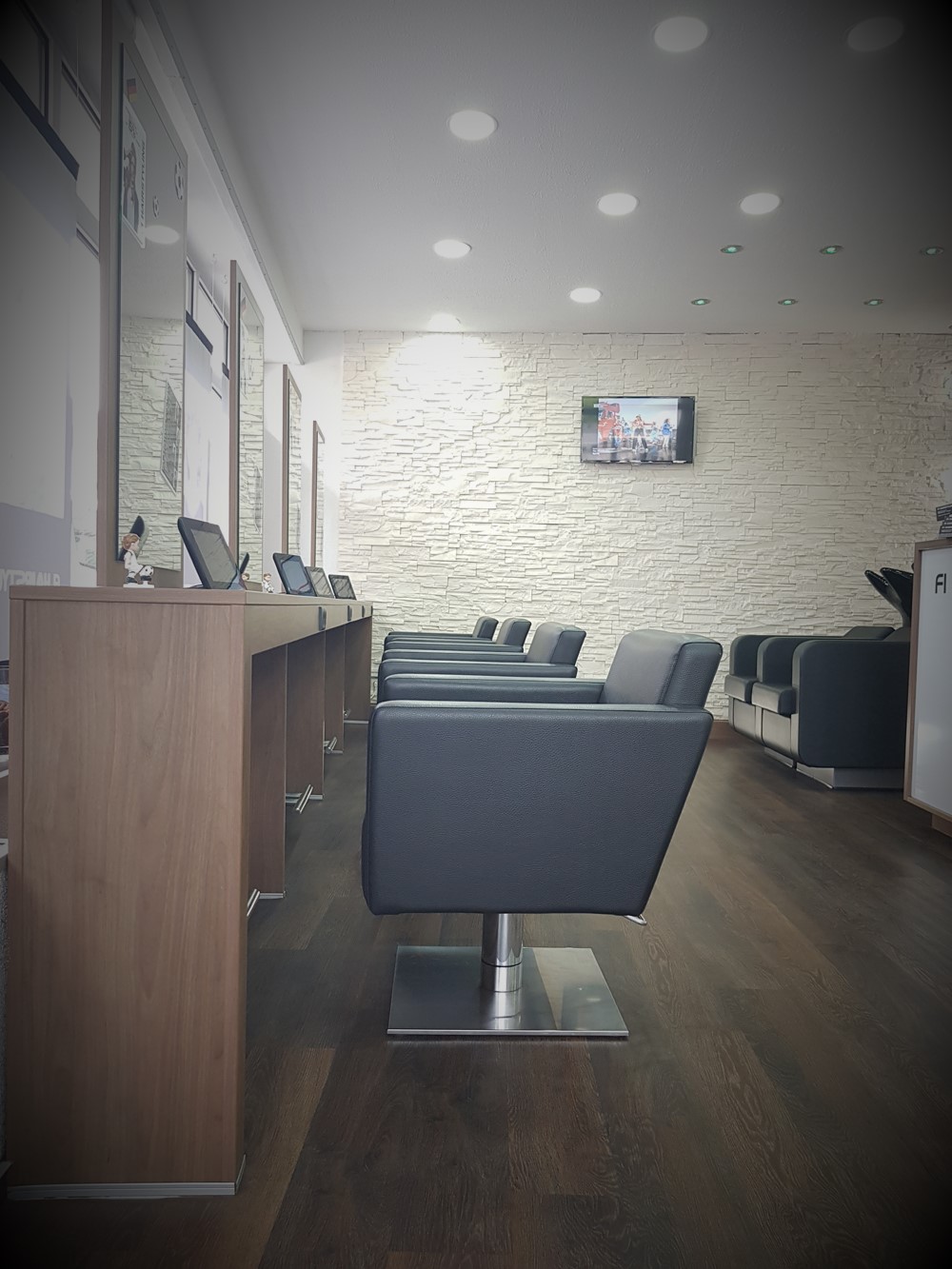 Salon – F1 HAIRSTYLING